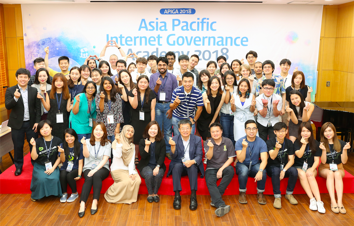 APIGA：从数字原住民到数字公民